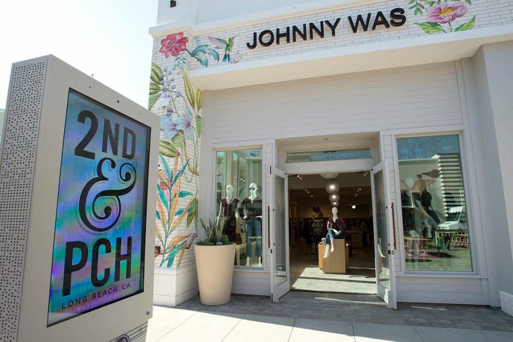 See Inside Stylish Lifestyle Center 2nd & PCH’s Mural-Happy Digs in ...